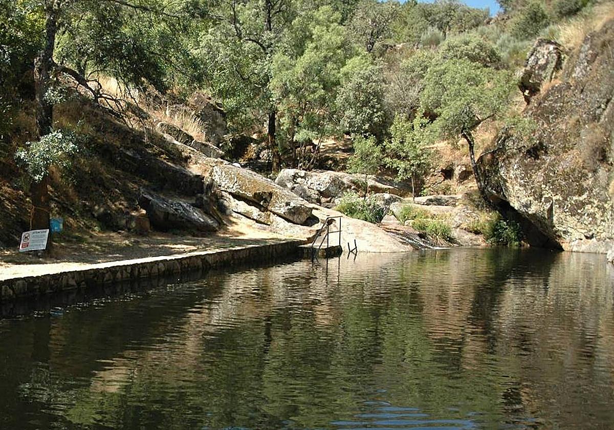 El paraíso de aguas cristalinas de la sierra salmantina donde darse un chapuzón este verano | La ...